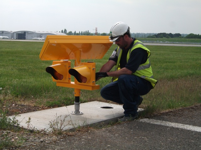 Aviation Renewables Releases Solar Series Runway Guard Light